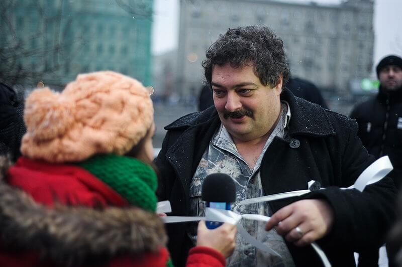 Famous Russian writer Dmitry Bykov fell into a coma - ForumDaily