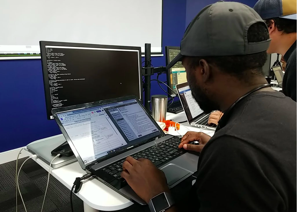 Все проще, чем кажется: объясняем, что означают IT-профессии с ...