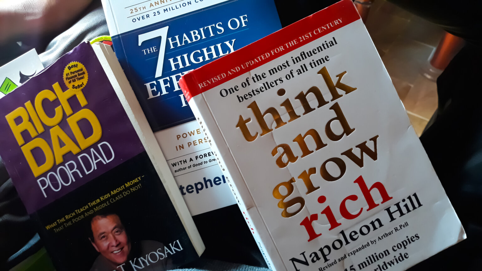 10 Books Rich People Read But Poor People Never Open - ForumDaily